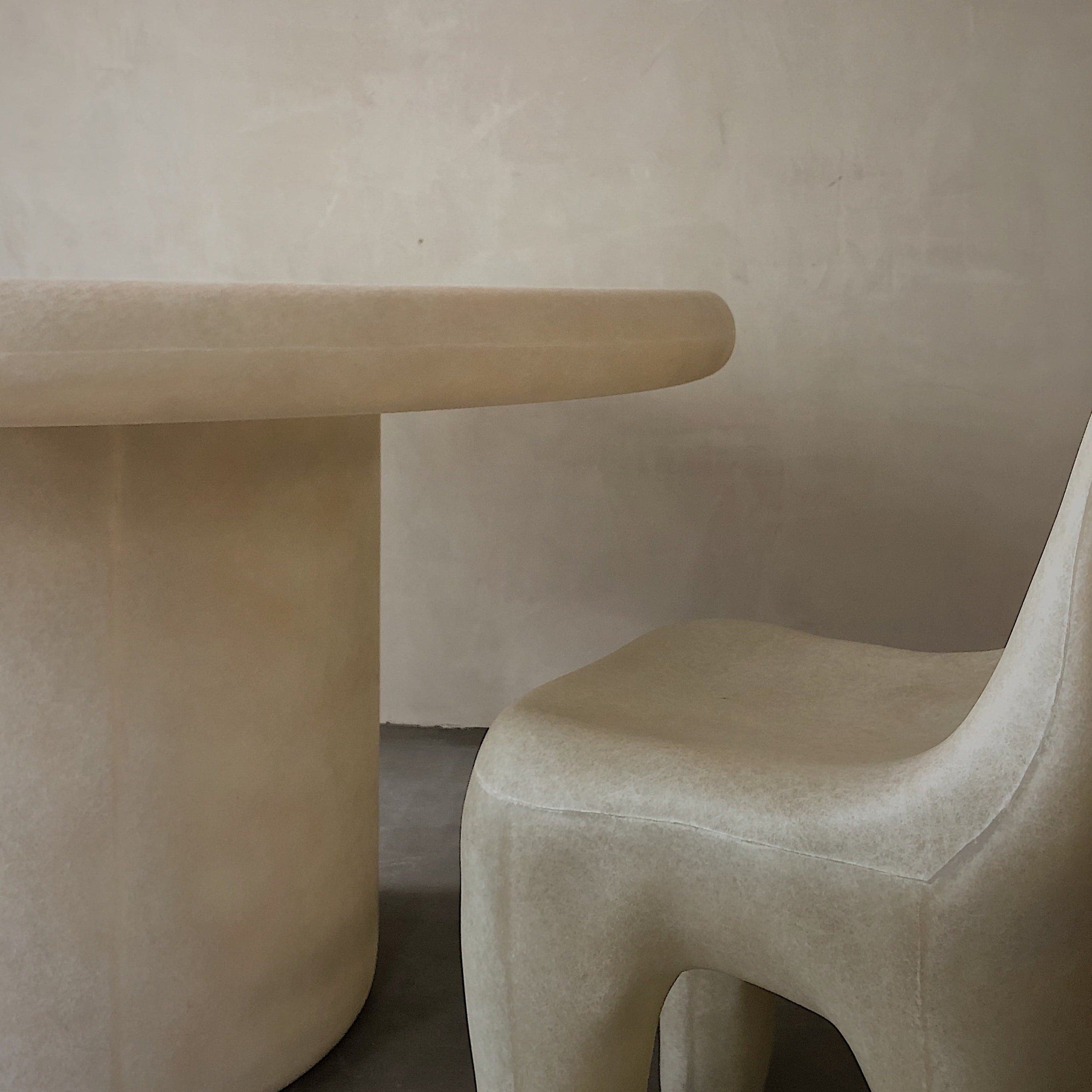 Kar Studio | Round Table